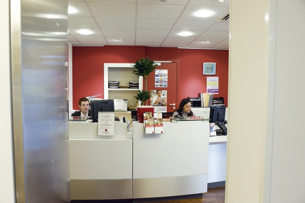 Guichetier (accueil banque, de banque, de la banque postale, payeur ...